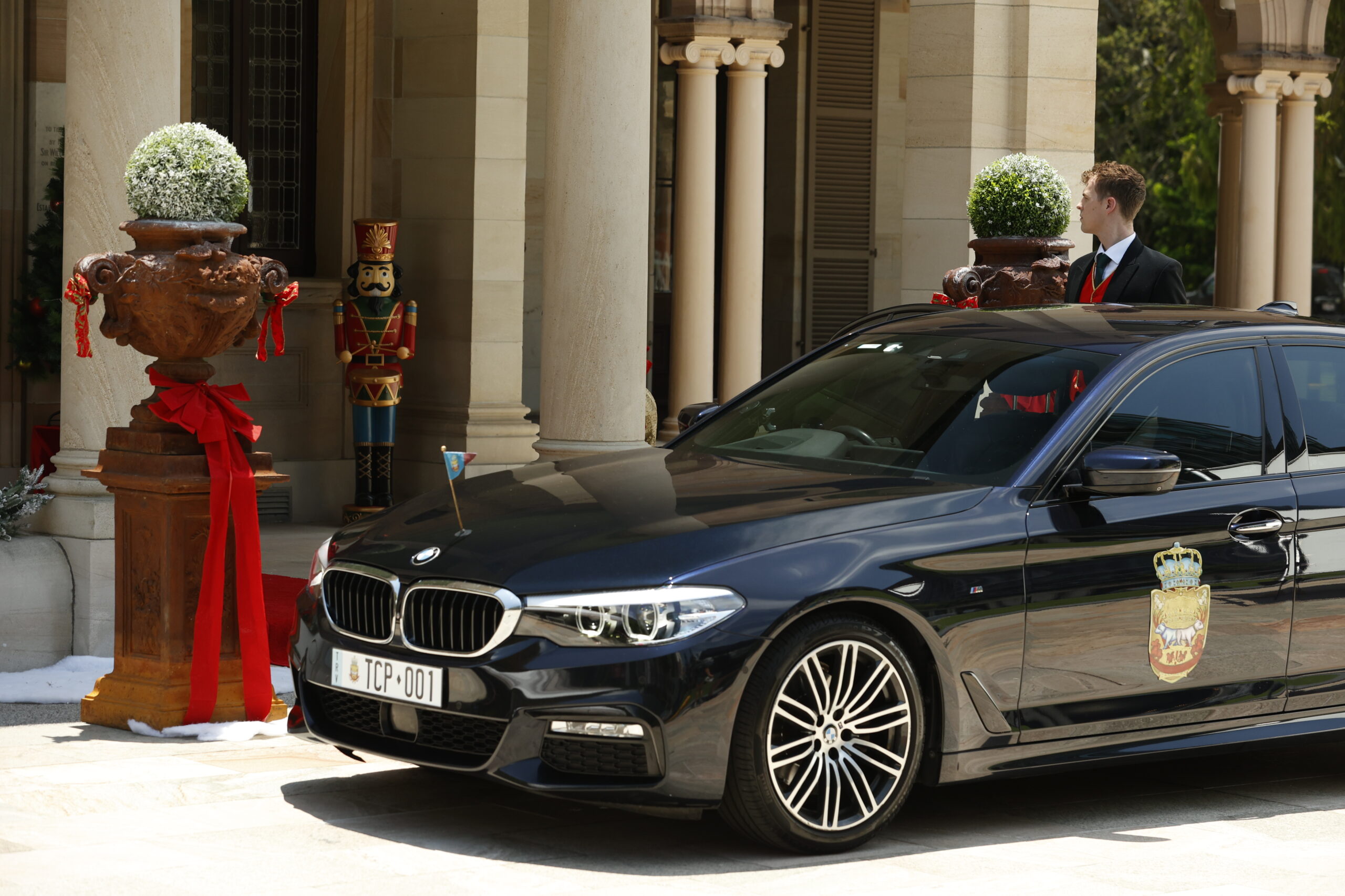 A CHRISTMAS CASTLE PROPOSAL: A ROYAL IN PARADISE 2 – Nicely Entertainment